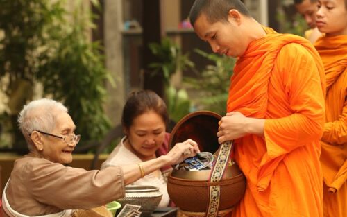 Morning Alms (Sai Bat) – Official Website for Tourism Luang Prabang